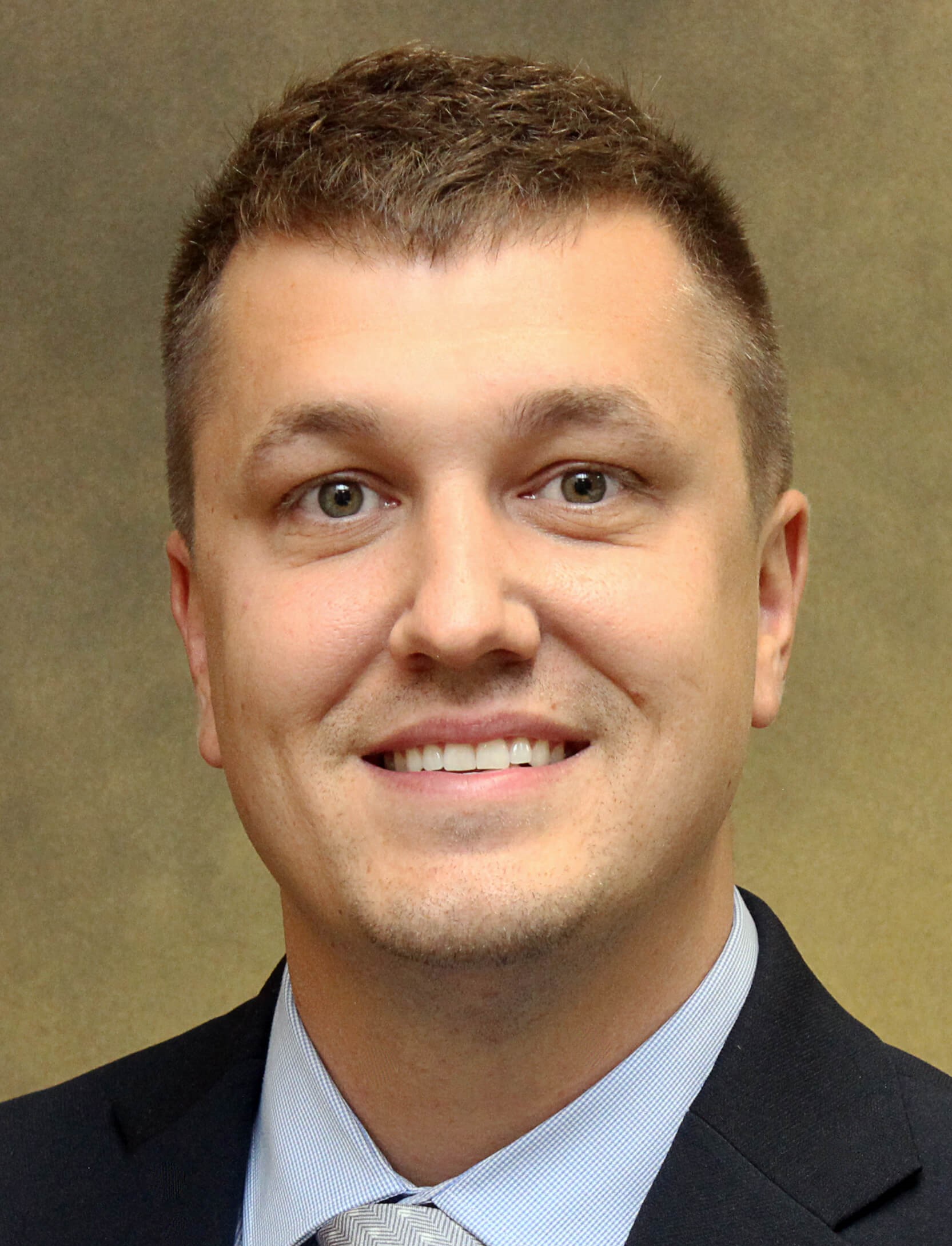 Mile Bluff welcomes Dr. Damian Hilbert to the team!